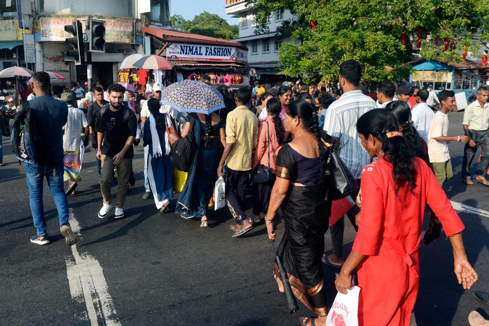 Colombo’s lively daily rhythm - Caption Story | Daily Mirror