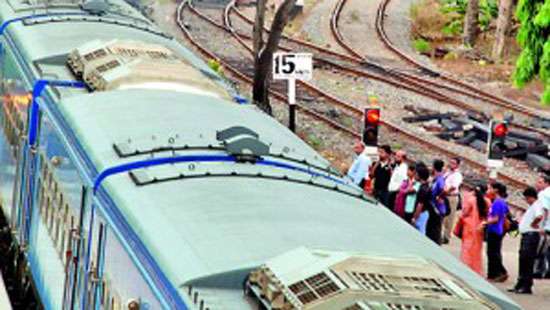 Trains operating on main line delayed - Breaking News | Daily Mirror