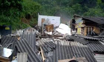 18 students injured as classroom roof collapses - Breaking News | Daily ...